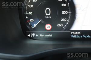Grey Volvo XC60 2017 in Riga, with an engine capacity of 2.00 L and mileage of 190 thousand km for 17490 €, photo 17 on AUTOMOTO.COM.LV