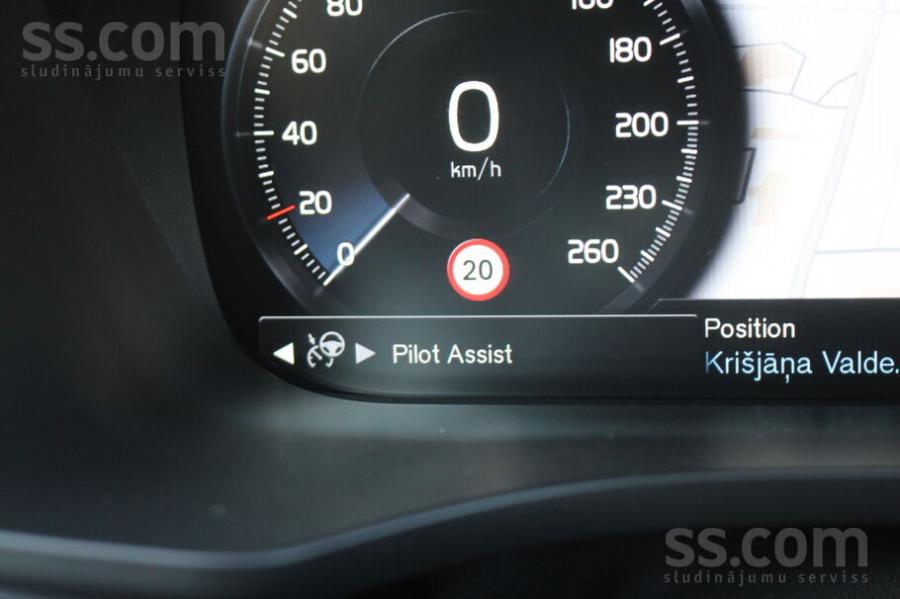 Grey Volvo XC60 2017 in Riga, with an engine capacity of 2.00 L and mileage of 190 thousand km for 17490 €, photo 17 on AUTOMOTO.COM.LV