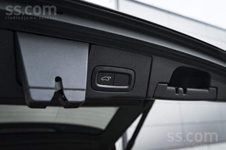 Pelēks Volvo XC60 2017 Rīga, ar dzinēja tilpumu 2.00 L un nobraukumu 274 tūkst. km par 18995 €, foto 9 vietnē AUTOMOTO.COM.LV