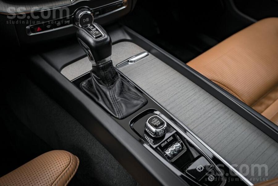 Pelēks Volvo XC60 2017 Rīga, ar dzinēja tilpumu 2.00 L un nobraukumu 274 tūkst. km par 18995 €, foto 23 vietnē AUTOMOTO.COM.LV