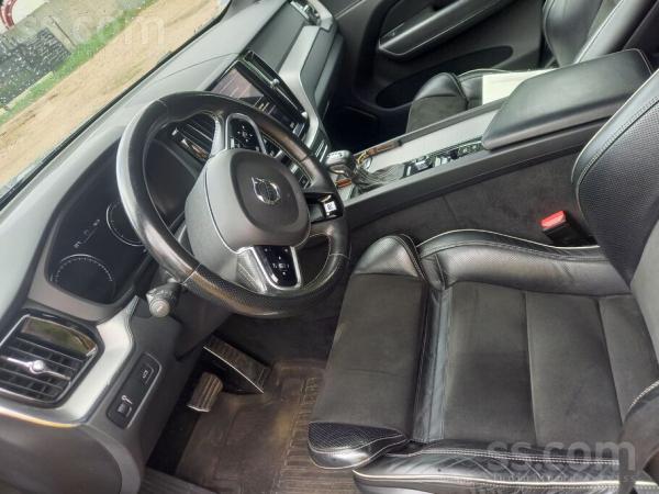 Grey Volvo XC60 2017 in Daugavpils, with an engine capacity of 2.00 L and mileage of 233 thousand km for 19300 €, photo 10 on AUTOMOTO.COM.LV