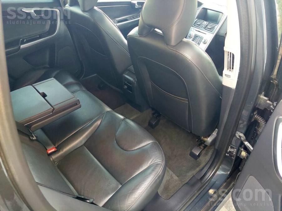 Pelēks Volvo XC60 2017 Rīga, ar dzinēja tilpumu 2.00 L un nobraukumu 256 tūkst. km par 13890 €, foto 23 vietnē AUTOMOTO.COM.LV