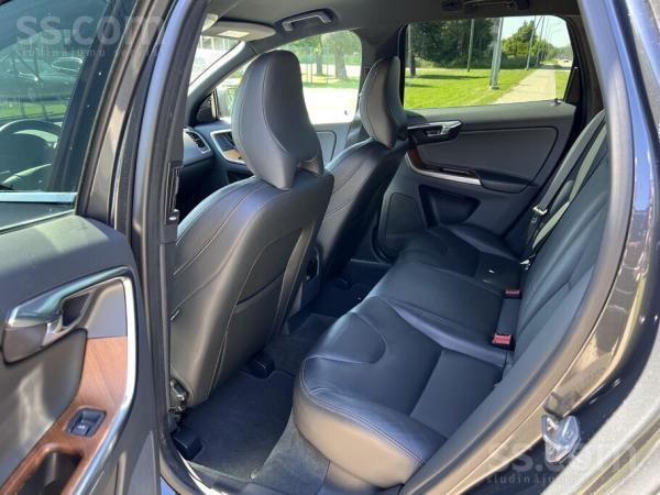Grey Volvo XC60 2017 in Limbazi, with an engine capacity of 2.00 L and mileage of 210 thousand km for 13450 €, photo 10 on AUTOMOTO.COM.LV
