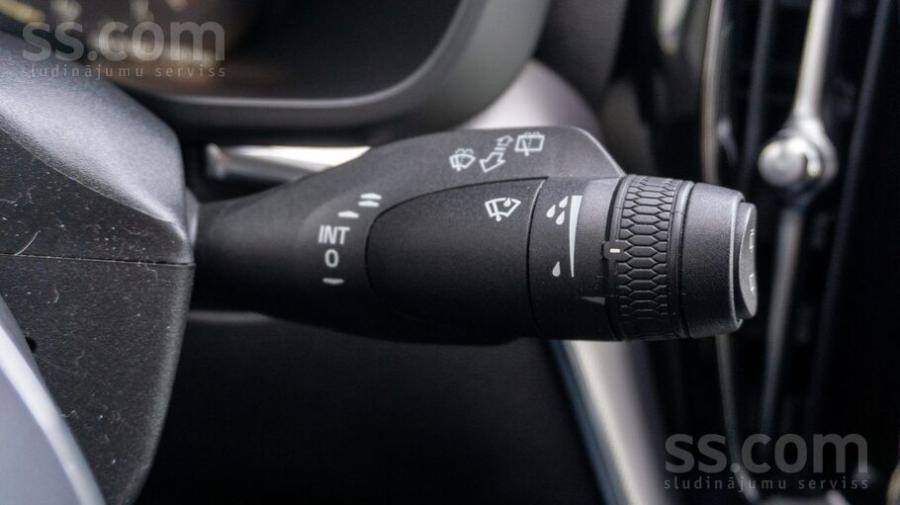 Pelēks Volvo XC60 2017 Rīga, ar dzinēja tilpumu 2.00 L un nobraukumu 233 tūkst. km par 21490 €, foto 24 vietnē AUTOMOTO.COM.LV