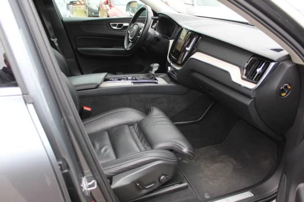 Grey Volvo XC60 2017 in Liepaja, with an engine capacity of 2.00 L and mileage of 296 thousand km for 17500 €, photo 9 on AUTOMOTO.COM.LV