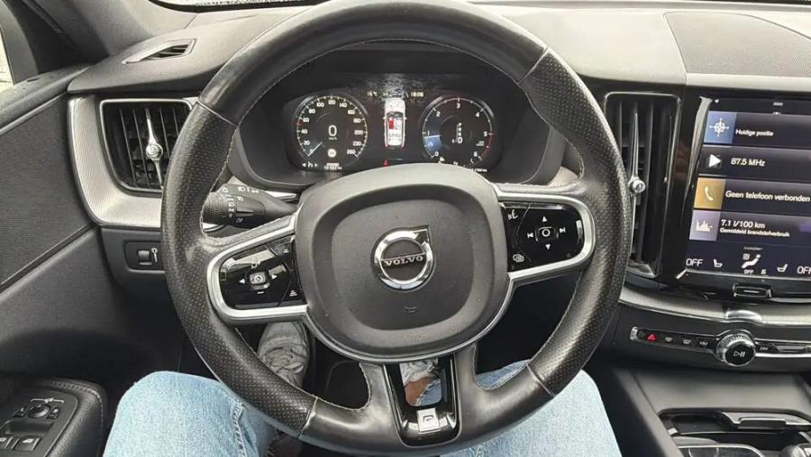 Pelēks Volvo XC60 2017 Rīga, ar dzinēja tilpumu 2.00 L un nobraukumu 250 tūkst. km par 19500 €, foto 8 vietnē AUTOMOTO.COM.LV
