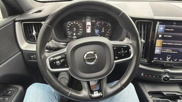Pelēks Volvo XC60 2017 Rīga, ar dzinēja tilpumu 2.00 L un nobraukumu 250 tūkst. km par 19500 €, foto 8 vietnē AUTOMOTO.COM.LV
