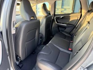 Pelēks Volvo XC60 2017 Rīga, ar dzinēja tilpumu 2.00 L un nobraukumu 250 tūkst. km par 12995 €, foto 11 vietnē AUTOMOTO.COM.LV