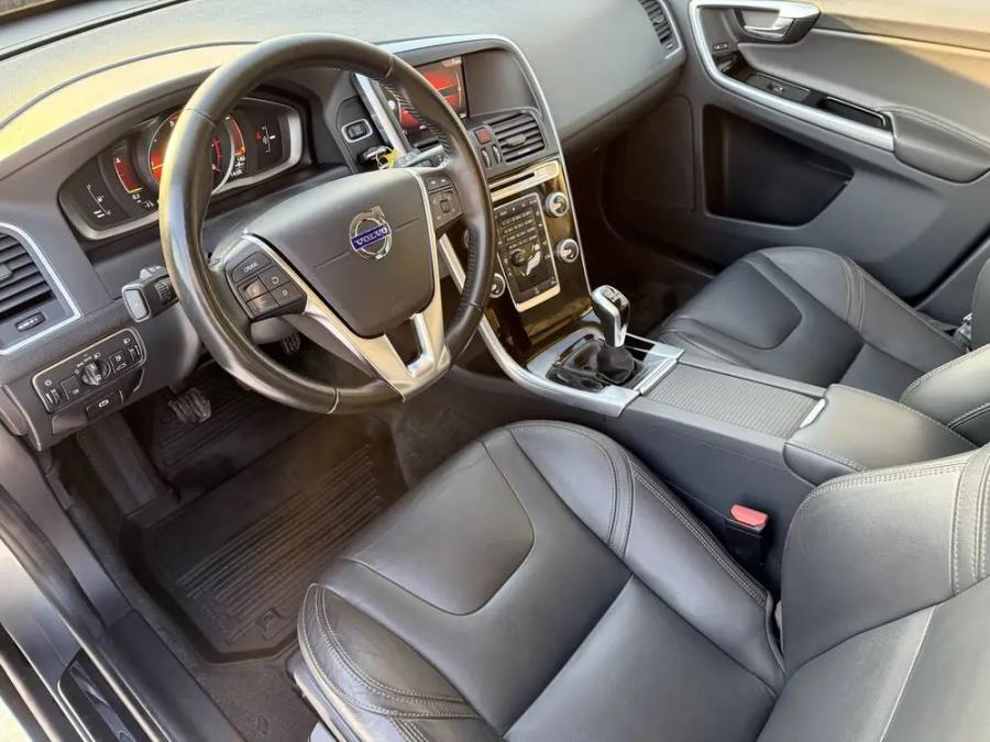 Pelēks Volvo XC60 2017 Rīga, ar dzinēja tilpumu 2.00 L un nobraukumu 250 tūkst. km par 12995 €, foto 14 vietnē AUTOMOTO.COM.LV