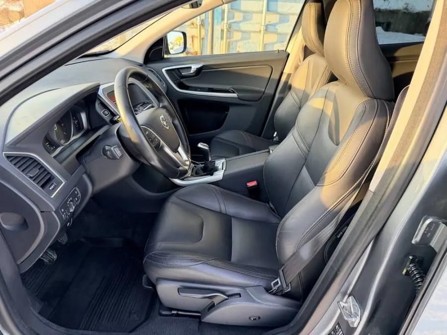 Pelēks Volvo XC60 2017 Rīga, ar dzinēja tilpumu 2.00 L un nobraukumu 250 tūkst. km par 12995 €, foto 15 vietnē AUTOMOTO.COM.LV