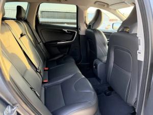 Pelēks Volvo XC60 2017 Rīga, ar dzinēja tilpumu 2.00 L un nobraukumu 250 tūkst. km par 12995 €, foto 17 vietnē AUTOMOTO.COM.LV