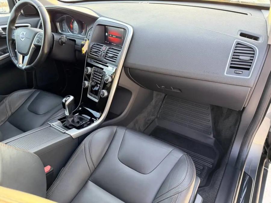 Pelēks Volvo XC60 2017 Rīga, ar dzinēja tilpumu 2.00 L un nobraukumu 250 tūkst. km par 12995 €, foto 19 vietnē AUTOMOTO.COM.LV