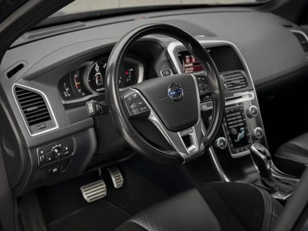 Pelēks Volvo XC60 2017 Rīga, ar dzinēja tilpumu 2.40 L un nobraukumu 179 tūkst. km par 17300 €, foto 9 vietnē AUTOMOTO.COM.LV