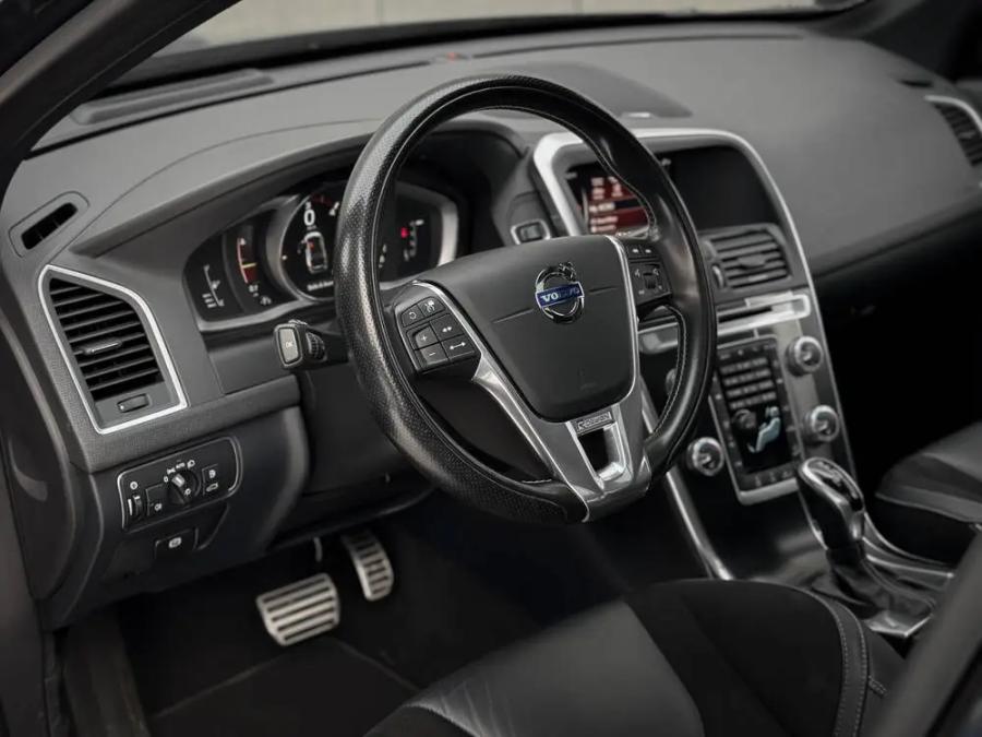 Pelēks Volvo XC60 2017 Rīga, ar dzinēja tilpumu 2.40 L un nobraukumu 179 tūkst. km par 17300 €, foto 10 vietnē AUTOMOTO.COM.LV