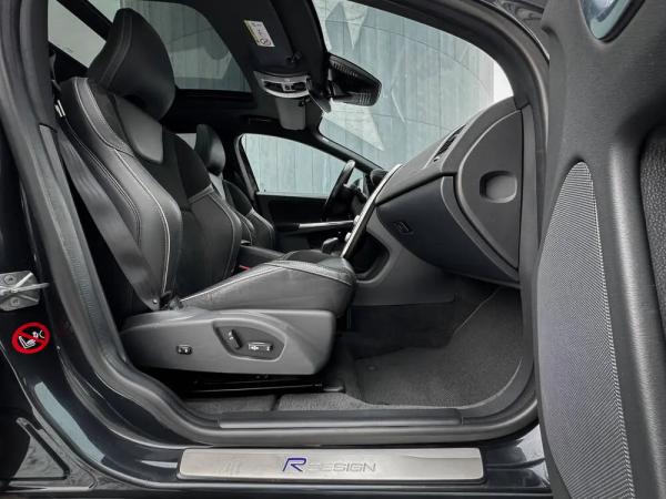 Pelēks Volvo XC60 2017 Rīga, ar dzinēja tilpumu 2.40 L un nobraukumu 179 tūkst. km par 17300 €, foto 10 vietnē AUTOMOTO.COM.LV