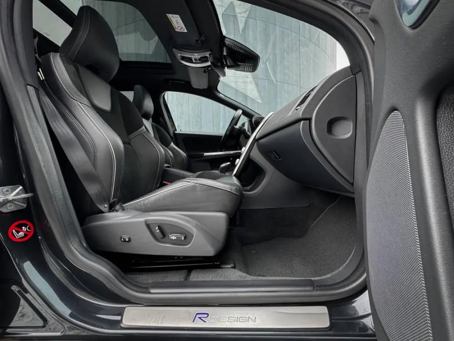 Pelēks Volvo XC60 2017 Rīga, ar dzinēja tilpumu 2.40 L un nobraukumu 179 tūkst. km par 17300 €, foto 11 vietnē AUTOMOTO.COM.LV