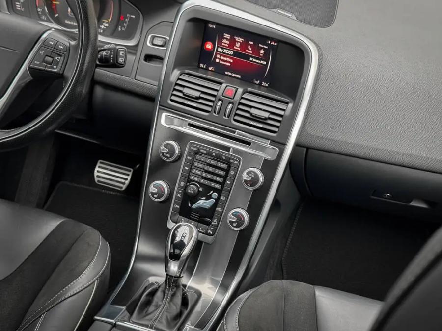 Pelēks Volvo XC60 2017 Rīga, ar dzinēja tilpumu 2.40 L un nobraukumu 179 tūkst. km par 17300 €, foto 12 vietnē AUTOMOTO.COM.LV
