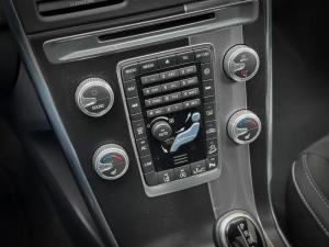 Pelēks Volvo XC60 2017 Rīga, ar dzinēja tilpumu 2.40 L un nobraukumu 179 tūkst. km par 17300 €, foto 13 vietnē AUTOMOTO.COM.LV