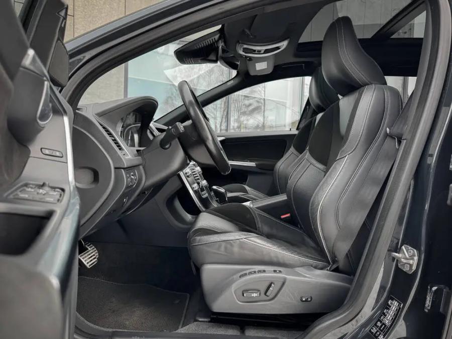 Pelēks Volvo XC60 2017 Rīga, ar dzinēja tilpumu 2.40 L un nobraukumu 179 tūkst. km par 17300 €, foto 14 vietnē AUTOMOTO.COM.LV