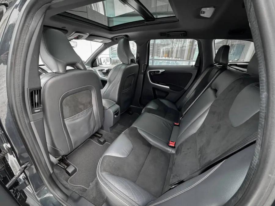 Pelēks Volvo XC60 2017 Rīga, ar dzinēja tilpumu 2.40 L un nobraukumu 179 tūkst. km par 17300 €, foto 15 vietnē AUTOMOTO.COM.LV
