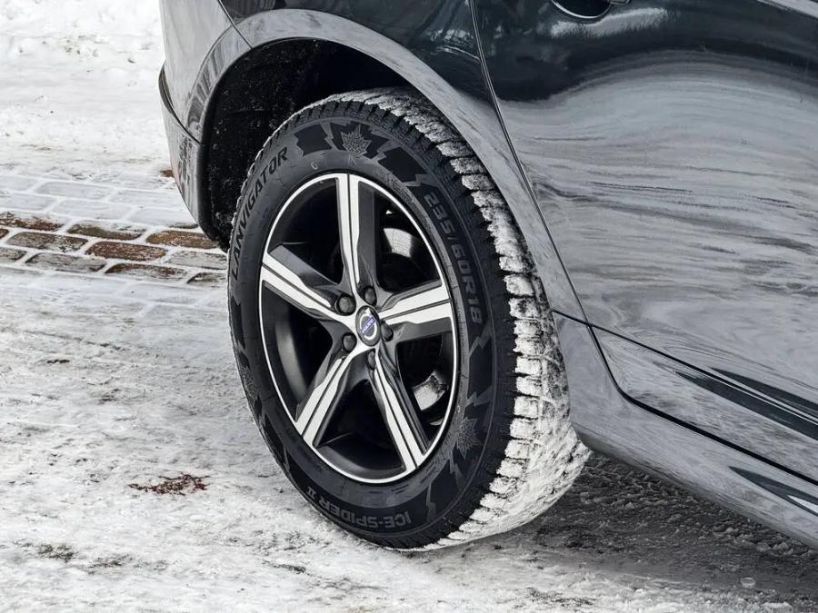Pelēks Volvo XC60 2017 Rīga, ar dzinēja tilpumu 2.40 L un nobraukumu 179 tūkst. km par 17300 €, foto 17 vietnē AUTOMOTO.COM.LV