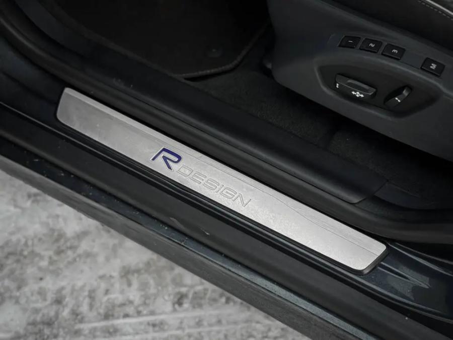 Pelēks Volvo XC60 2017 Rīga, ar dzinēja tilpumu 2.40 L un nobraukumu 179 tūkst. km par 17300 €, foto 22 vietnē AUTOMOTO.COM.LV