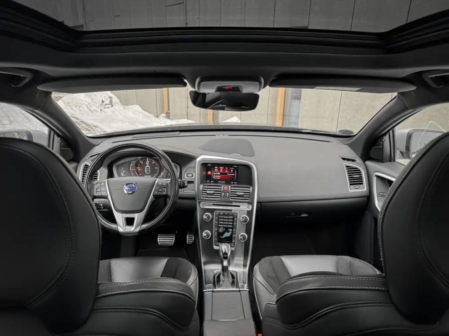 Pelēks Volvo XC60 2017 Rīga, ar dzinēja tilpumu 2.40 L un nobraukumu 179 tūkst. km par 17300 €, foto 23 vietnē AUTOMOTO.COM.LV