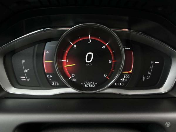 Grey Volvo XC60 2017 in Vilnius, with an engine capacity of 2.40 L and mileage of 188 thousand km for 17550 €, photo 7 on AUTOMOTO.COM.LV
