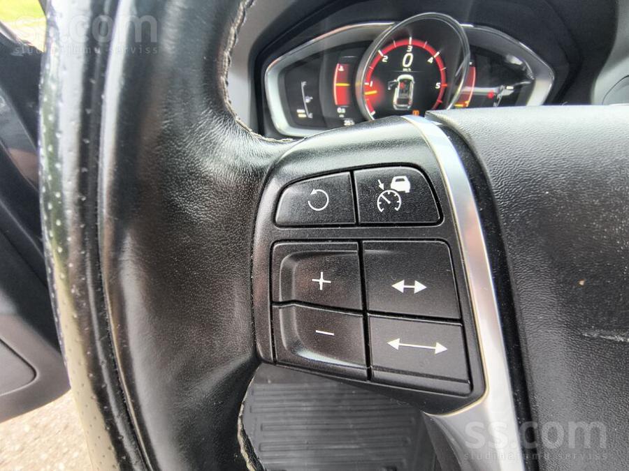Pelēks Volvo XC60 2017 Daugavpils, ar dzinēja tilpumu 2.40 L un nobraukumu 191 tūkst. km par 13700 €, foto 12 vietnē AUTOMOTO.COM.LV