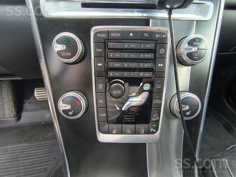 Pelēks Volvo XC60 2017 Daugavpils, ar dzinēja tilpumu 2.40 L un nobraukumu 191 tūkst. km par 13700 €, foto 15 vietnē AUTOMOTO.COM.LV