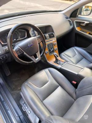 Grey Volvo XC60 2017 in Kaunas, with an engine capacity of 1.97 L and mileage of 269 thousand km for 15200 €, photo 10 on AUTOMOTO.COM.LV
