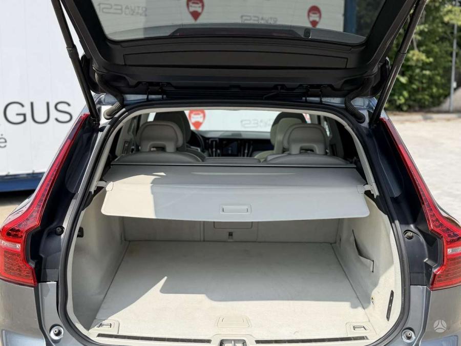 Pelēks Volvo XC60 2017 Tauragė, ar dzinēja tilpumu 2.00 L un nobraukumu 159 tūkst. km par 19900 €, foto 40 vietnē AUTOMOTO.COM.LV