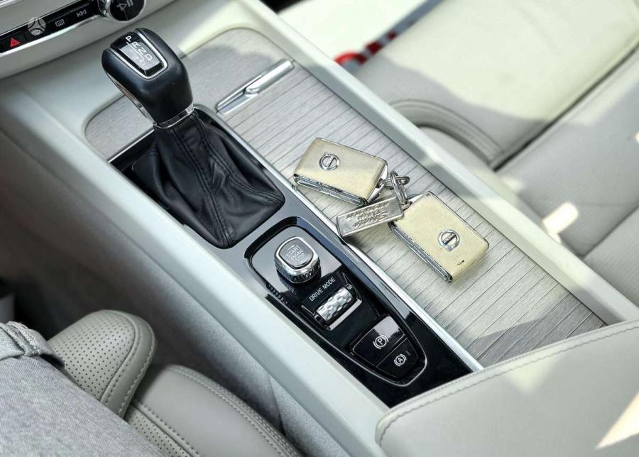 Pelēks Volvo XC60 2017 Tauragė, ar dzinēja tilpumu 2.00 L un nobraukumu 159 tūkst. km par 19900 €, foto 52 vietnē AUTOMOTO.COM.LV