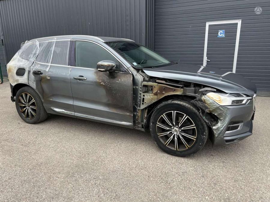 Grey Volvo XC60 2017 in Alytus, with an engine capacity of 1.97 L and mileage of 229 thousand km for 8800 €, photo 13 on AUTOMOTO.COM.LV
