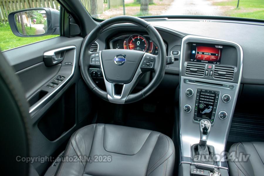 Grey Volvo XC60 2017 in Tallinn, with an engine capacity of 2.40 L and mileage of 185 thousand km for 19900 €, photo 4 on AUTOMOTO.COM.LV