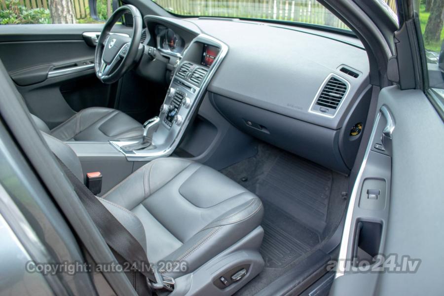 Grey Volvo XC60 2017 in Tallinn, with an engine capacity of 2.40 L and mileage of 185 thousand km for 19900 €, photo 10 on AUTOMOTO.COM.LV