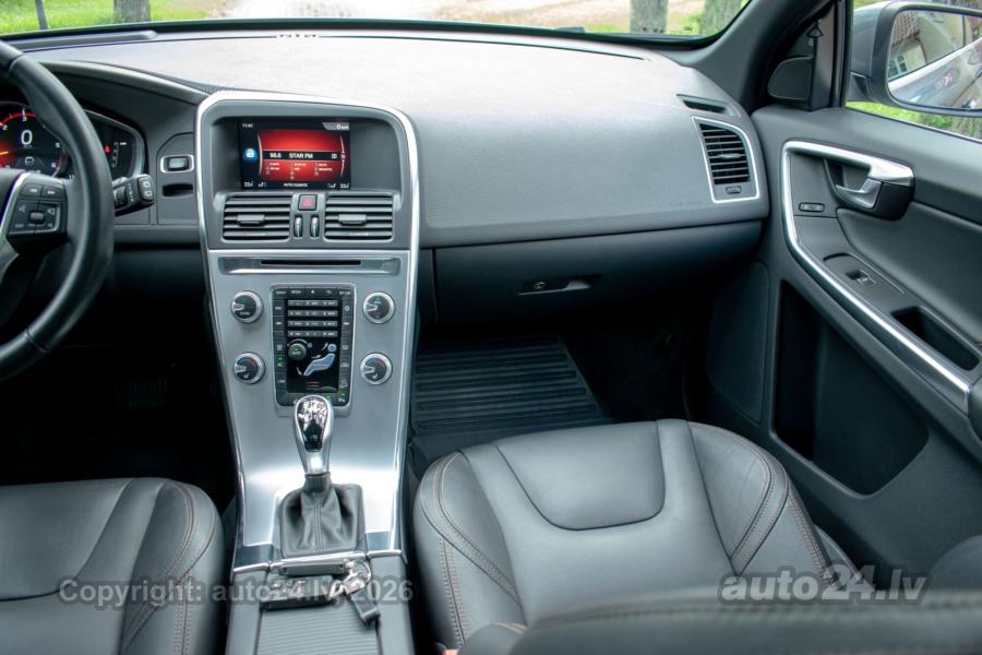 Grey Volvo XC60 2017 in Tallinn, with an engine capacity of 2.40 L and mileage of 185 thousand km for 19900 €, photo 14 on AUTOMOTO.COM.LV