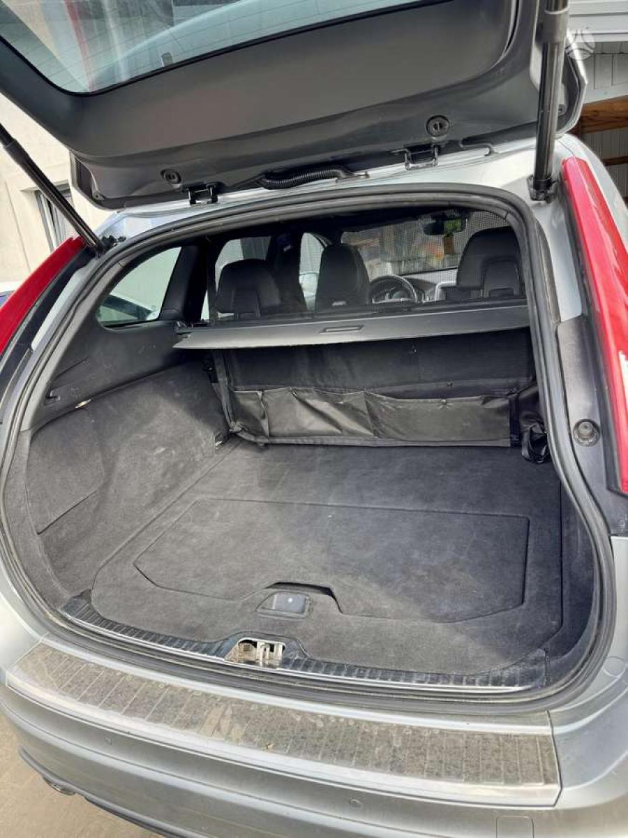 Pelēks Volvo XC60 2017 Kauņa, ar dzinēja tilpumu 1.97 L un nobraukumu 249 tūkst. km par 12000 €, foto 7 vietnē AUTOMOTO.COM.LV