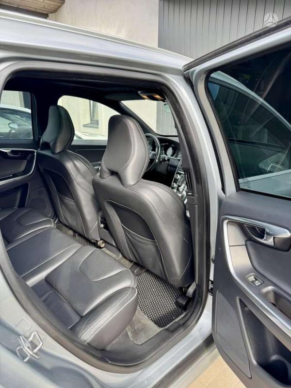 Pelēks Volvo XC60 2017 Kauņa, ar dzinēja tilpumu 1.97 L un nobraukumu 249 tūkst. km par 12000 €, foto 8 vietnē AUTOMOTO.COM.LV