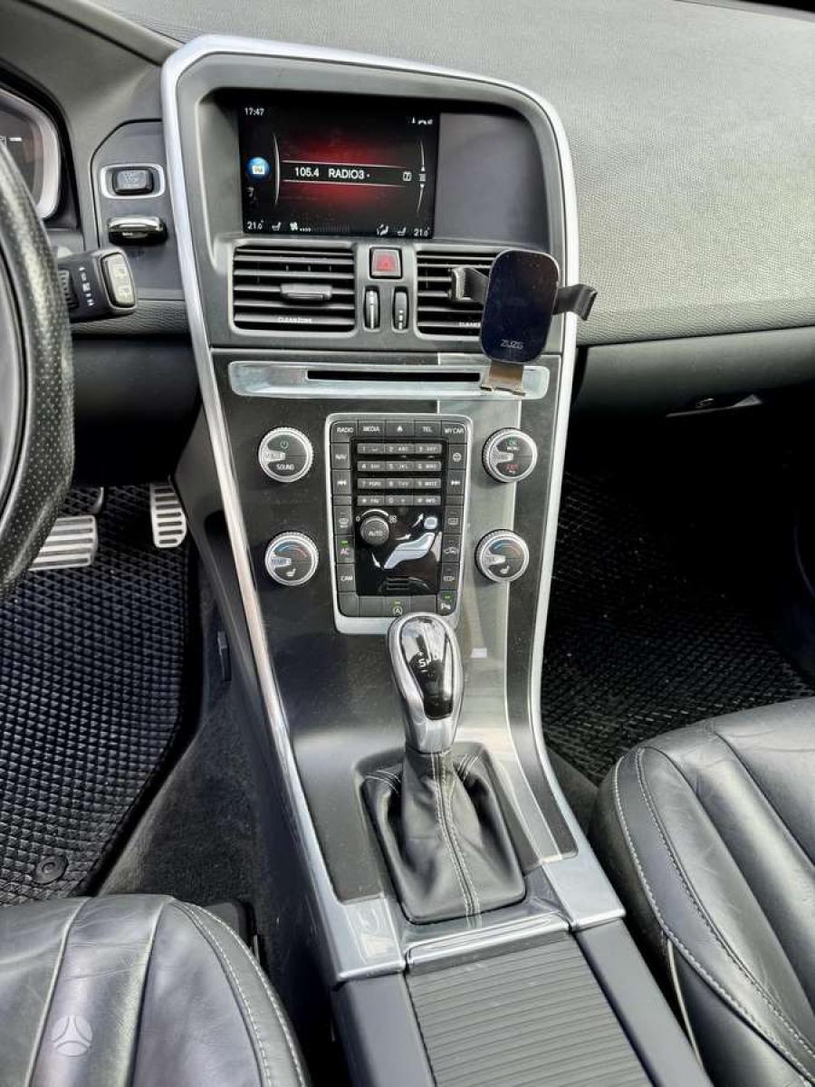 Pelēks Volvo XC60 2017 Kauņa, ar dzinēja tilpumu 1.97 L un nobraukumu 249 tūkst. km par 12000 €, foto 15 vietnē AUTOMOTO.COM.LV
