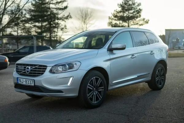 Pelēks Volvo XC60 2017 Liepāja, ar dzinēja tilpumu 2.00 L un nobraukumu 230 tūkst. km par 18500 €, foto 1 vietnē AUTOMOTO.COM.LV