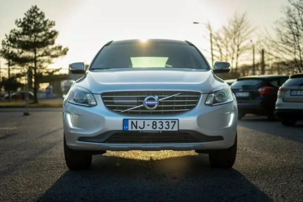 Pelēks Volvo XC60 2017 Liepāja, ar dzinēja tilpumu 2.00 L un nobraukumu 230 tūkst. km par 18500 €, foto 6 vietnē AUTOMOTO.COM.LV