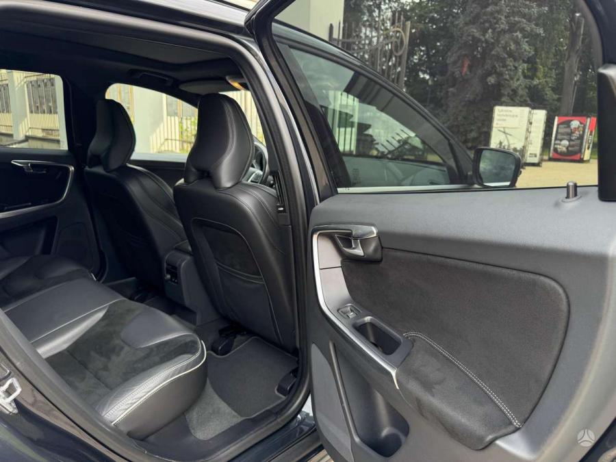 Серый Вольво ХС60 2017 в Вильнюс, объемом двигателя 2.40 л и пробегом 171 тыс. км за 17650 €, фото 57 на AUTOMOTO.COM.LV