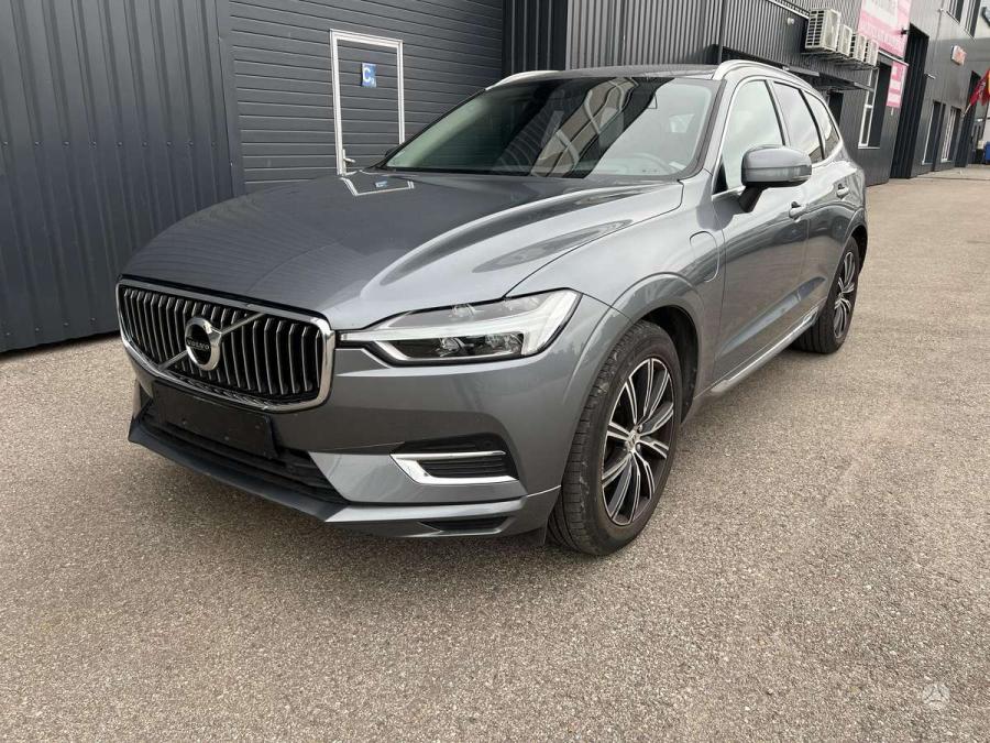 Grey Volvo XC60 2017 in Alytus, with an engine capacity of 1.97 L and mileage of 229 thousand km for 8800 €, photo 1 on AUTOMOTO.COM.LV