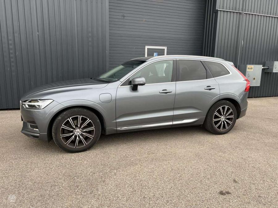 Grey Volvo XC60 2017 in Alytus, with an engine capacity of 1.97 L and mileage of 229 thousand km for 8800 €, photo 4 on AUTOMOTO.COM.LV