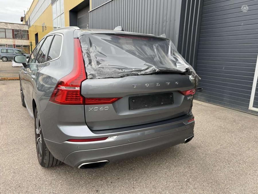 Grey Volvo XC60 2017 in Alytus, with an engine capacity of 1.97 L and mileage of 229 thousand km for 8800 €, photo 7 on AUTOMOTO.COM.LV
