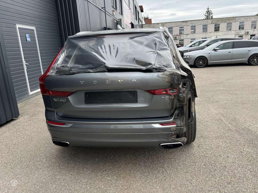 Grey Volvo XC60 2017 in Alytus, with an engine capacity of 1.97 L and mileage of 229 thousand km for 8800 €, photo 8 on AUTOMOTO.COM.LV
