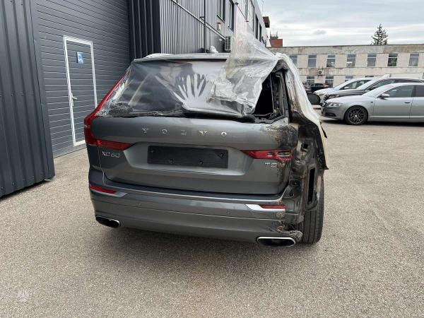 Grey Volvo XC60 2017 in Alytus, with an engine capacity of 1.97 L and mileage of 229 thousand km for 8800 €, photo 9 on AUTOMOTO.COM.LV