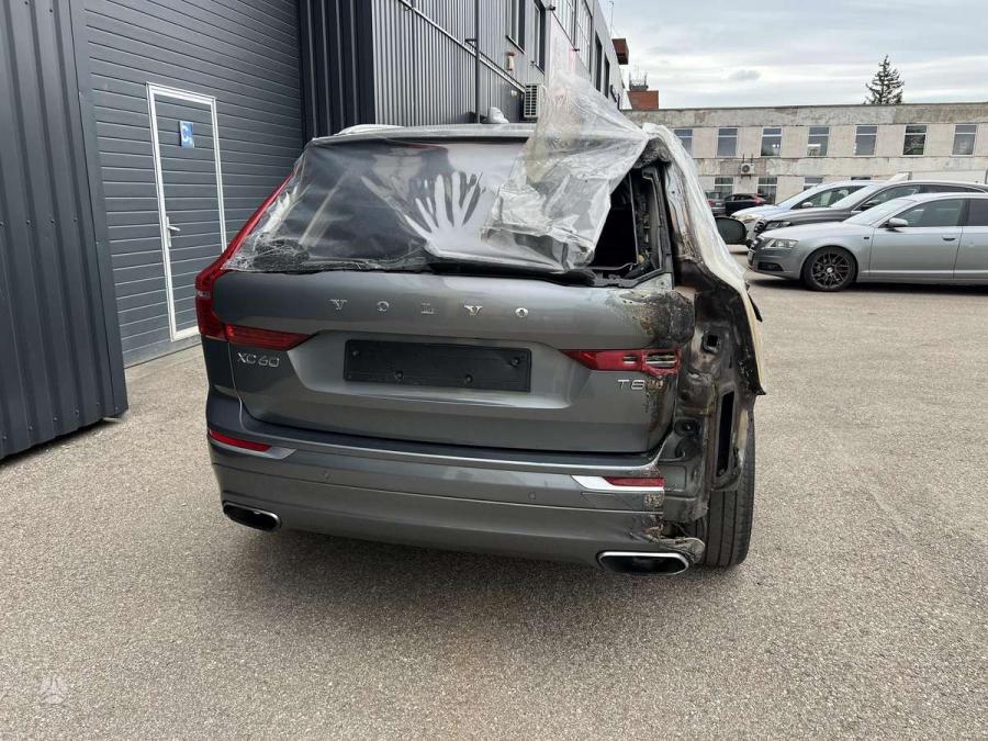 Grey Volvo XC60 2017 in Alytus, with an engine capacity of 1.97 L and mileage of 229 thousand km for 8800 €, photo 10 on AUTOMOTO.COM.LV