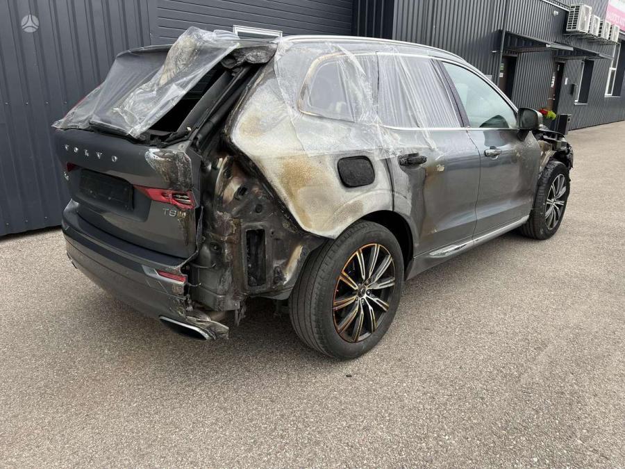 Grey Volvo XC60 2017 in Alytus, with an engine capacity of 1.97 L and mileage of 229 thousand km for 8800 €, photo 11 on AUTOMOTO.COM.LV